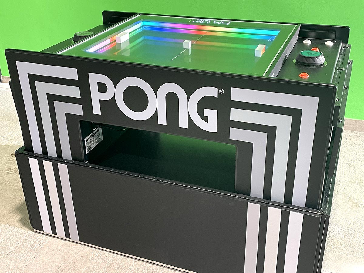 Atari Pong Table mieten Berlin | Retro Pong Game als LED-Tischspiel
